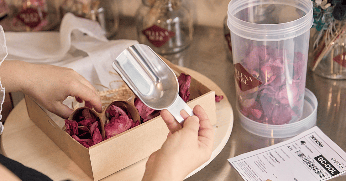7 ways to warm and fuzzy: Random Acts of Kindness Day | Sendle Blog